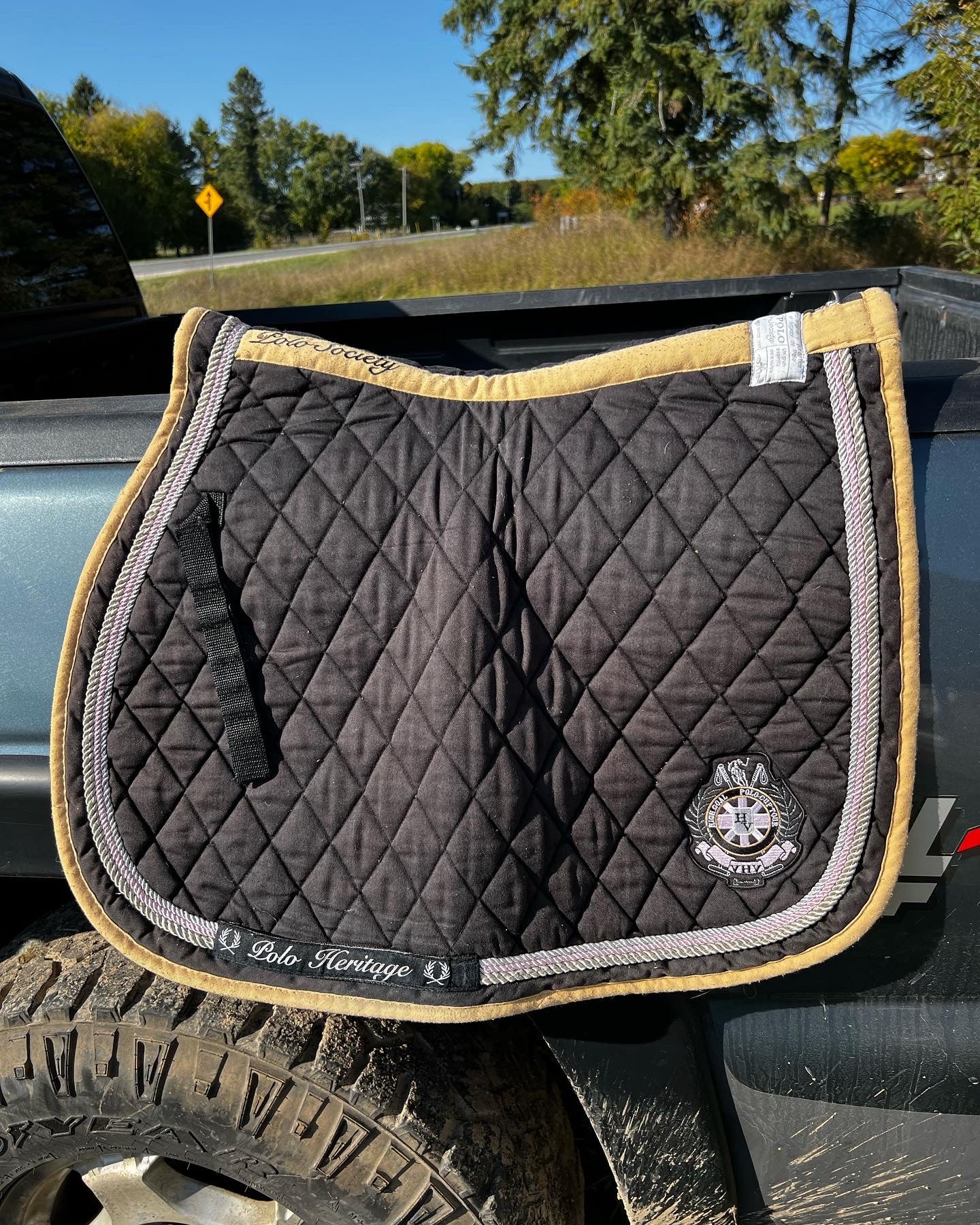 English Saddle Pads – White Horse Consignment